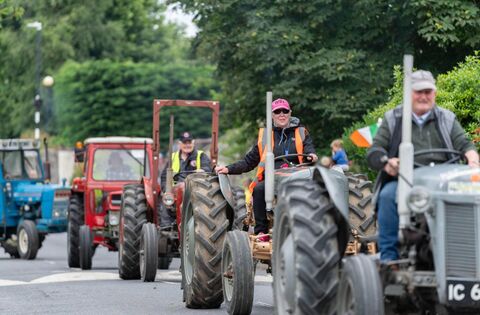 Ardattin Fundraisers' tractor run was a roaring success - News - Carlow ...