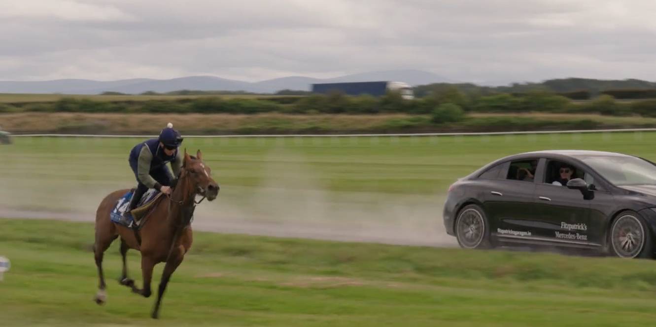 Manes vs motors: Max Hart races alongside a galloping racehorse - News ...