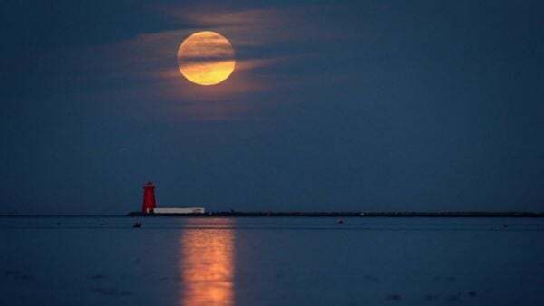 Partial eclipse of supermoon to be visible across Ireland on Tuesday ...