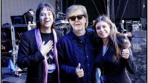 Sir Paul McCartney helps couple get engaged during his Got Back tour ...
